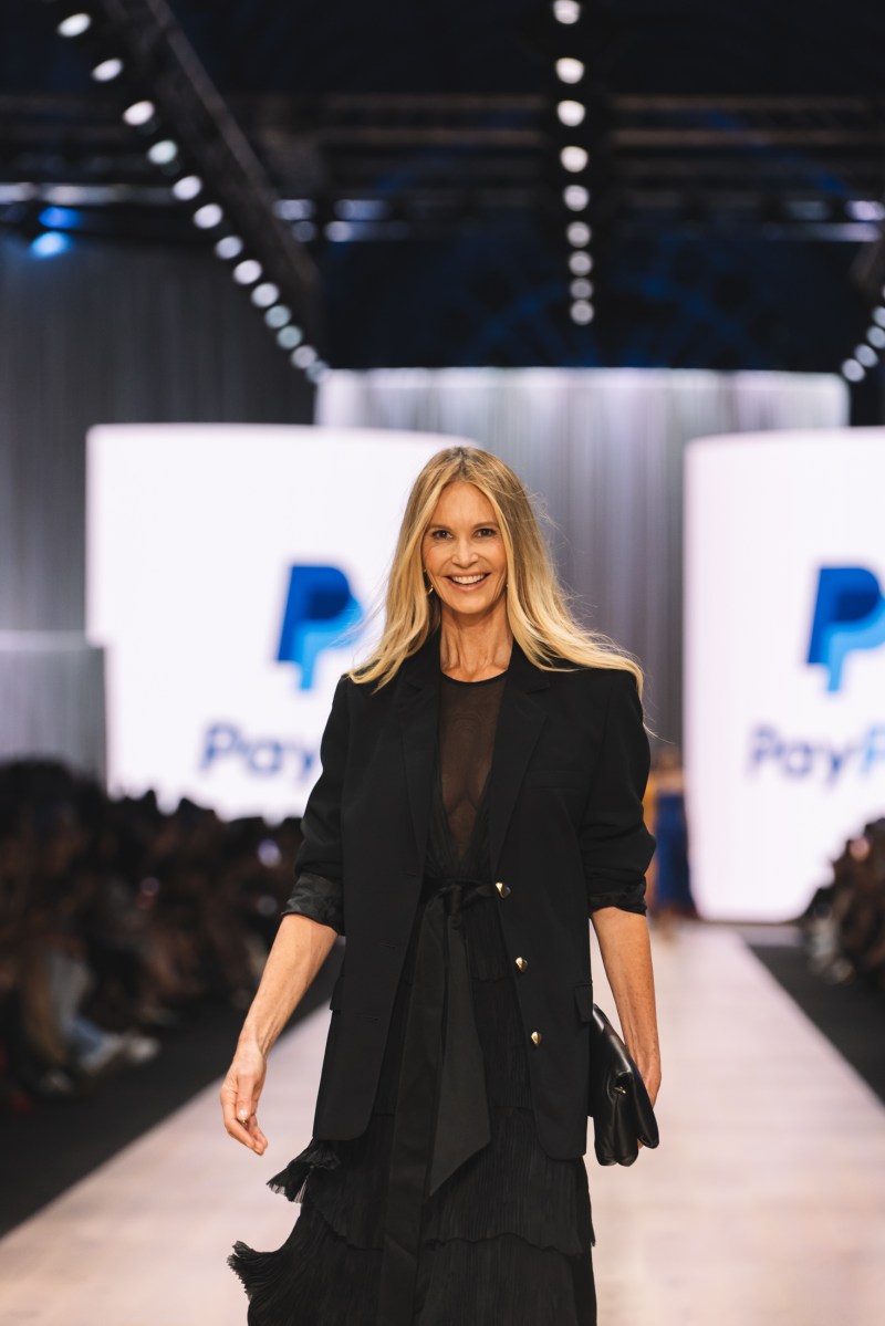 Elle MacPherson’s Runway Return at PayPal Melbourne Fashion Festival ...